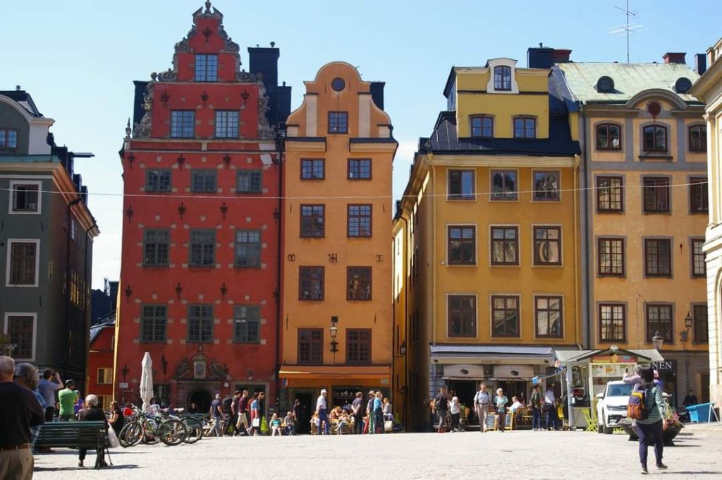 The Glam of Gamla Stan (Sweden 🇸🇪) – No Juan Is An Island